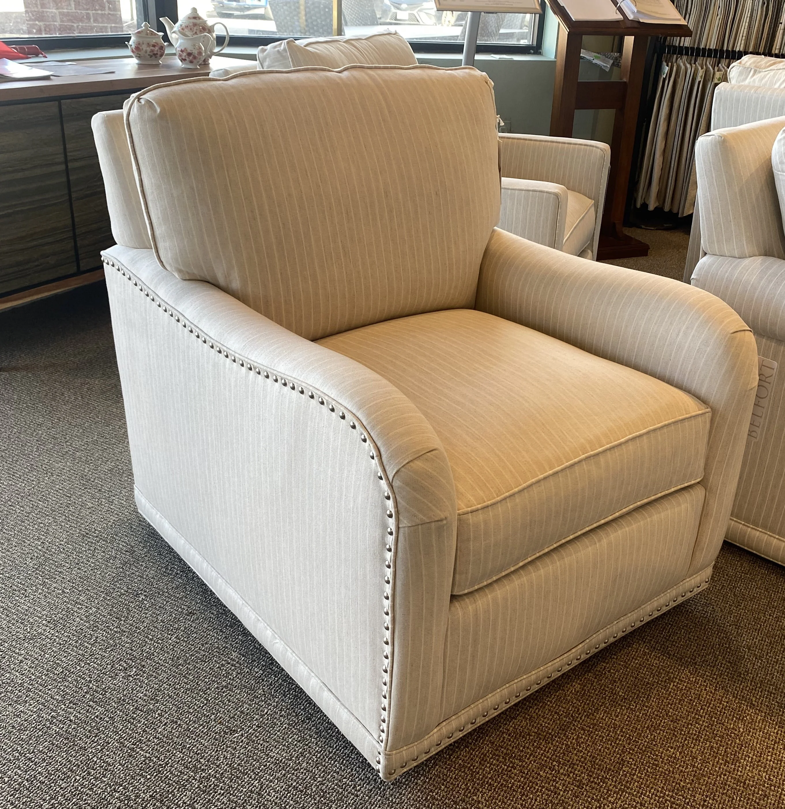 Rowe My Style II 269024524 English Arm Swivel | Belfort Furniture | Uph ...