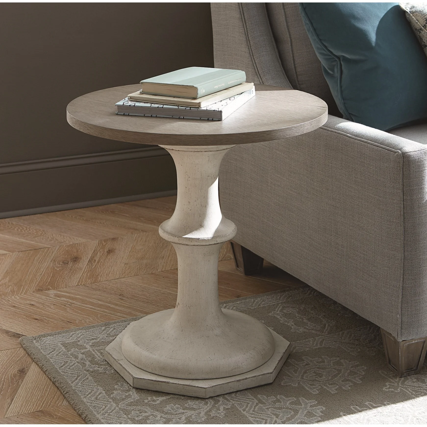 Bassett Bella 6572-0274 Cottage Style Round Accent Table | Weinberger's ...