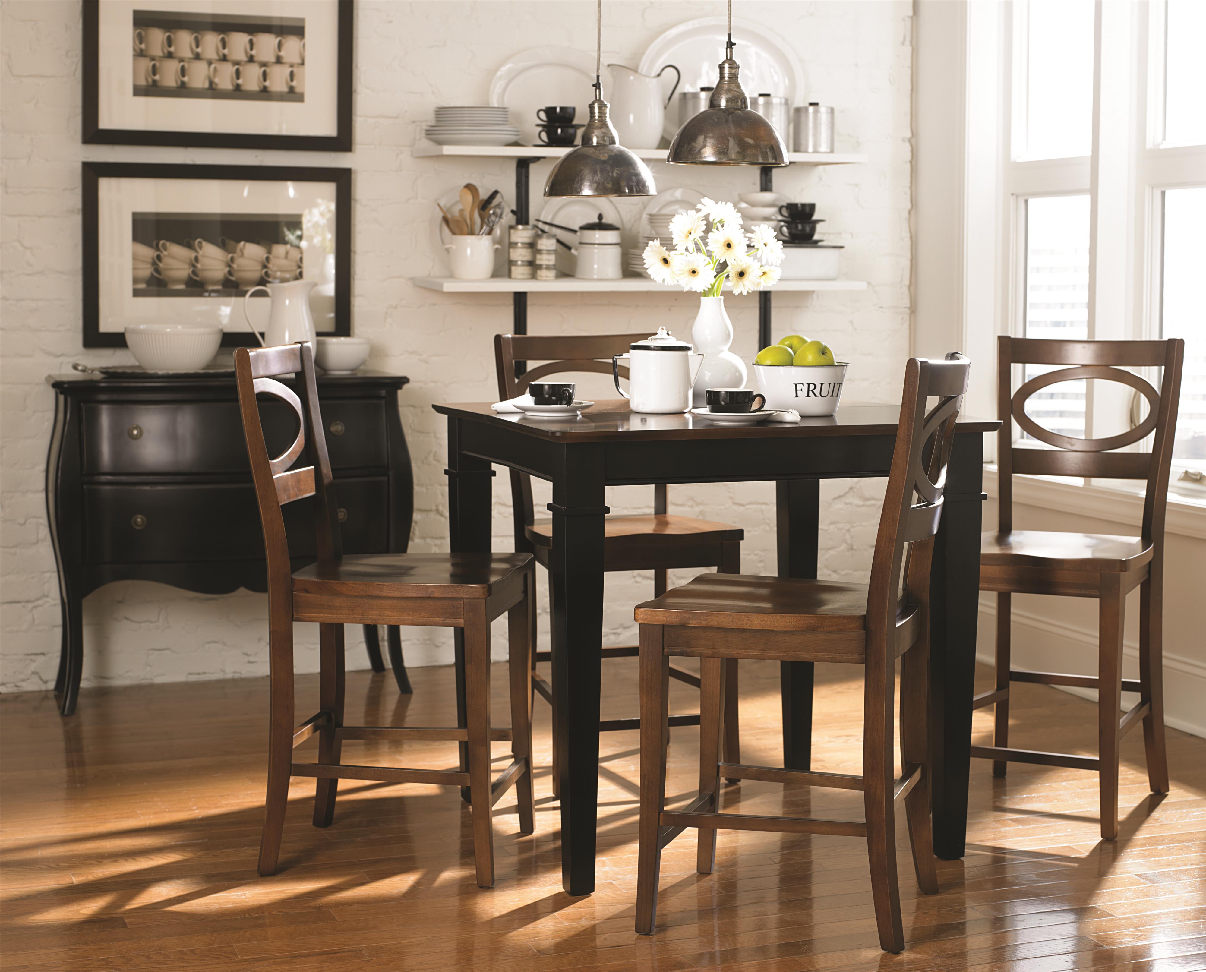 38 Kitchen Table – Things In The Kitchen