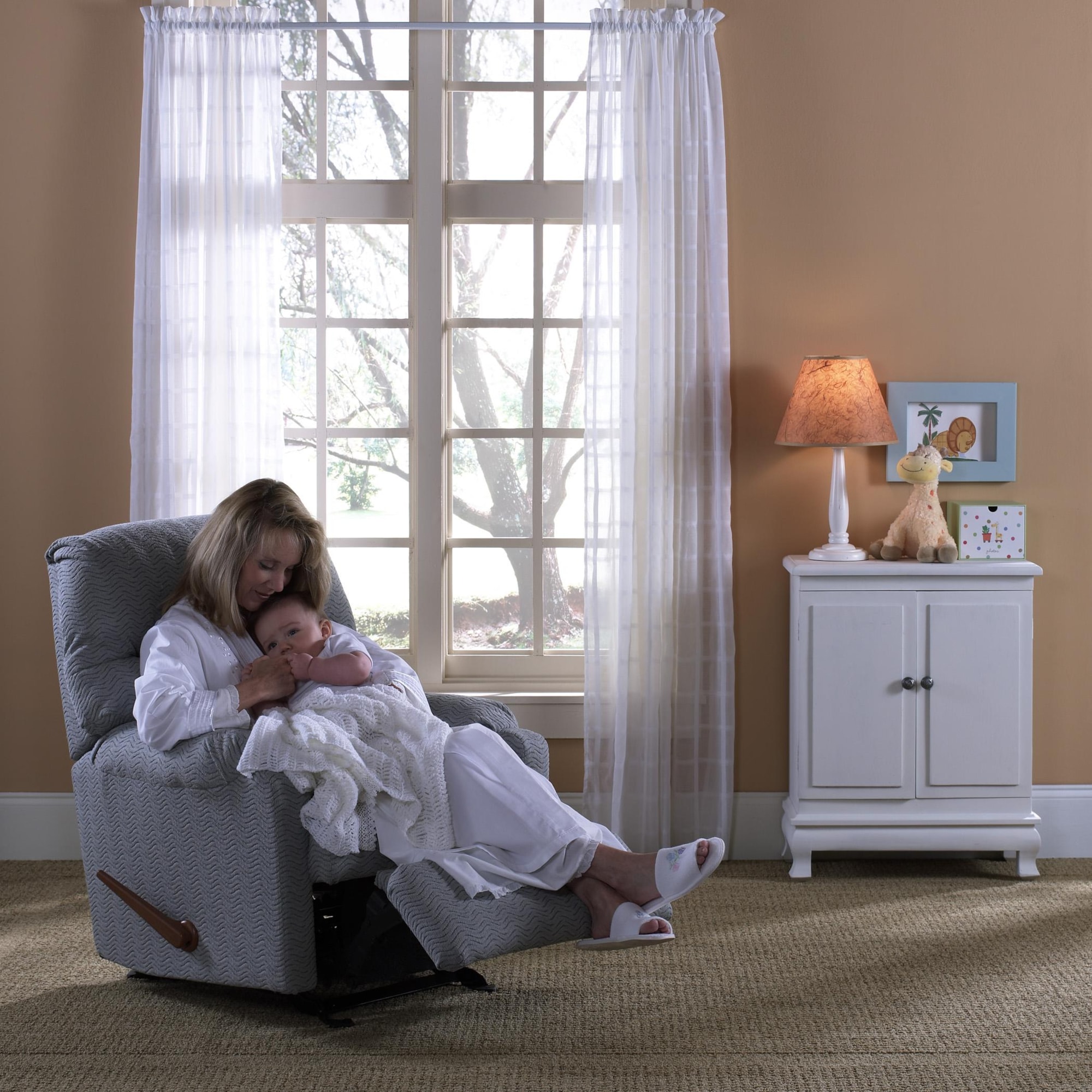 Best Home Furnishings JoJo 000001249225 Power Swivel Glider Recliner ...