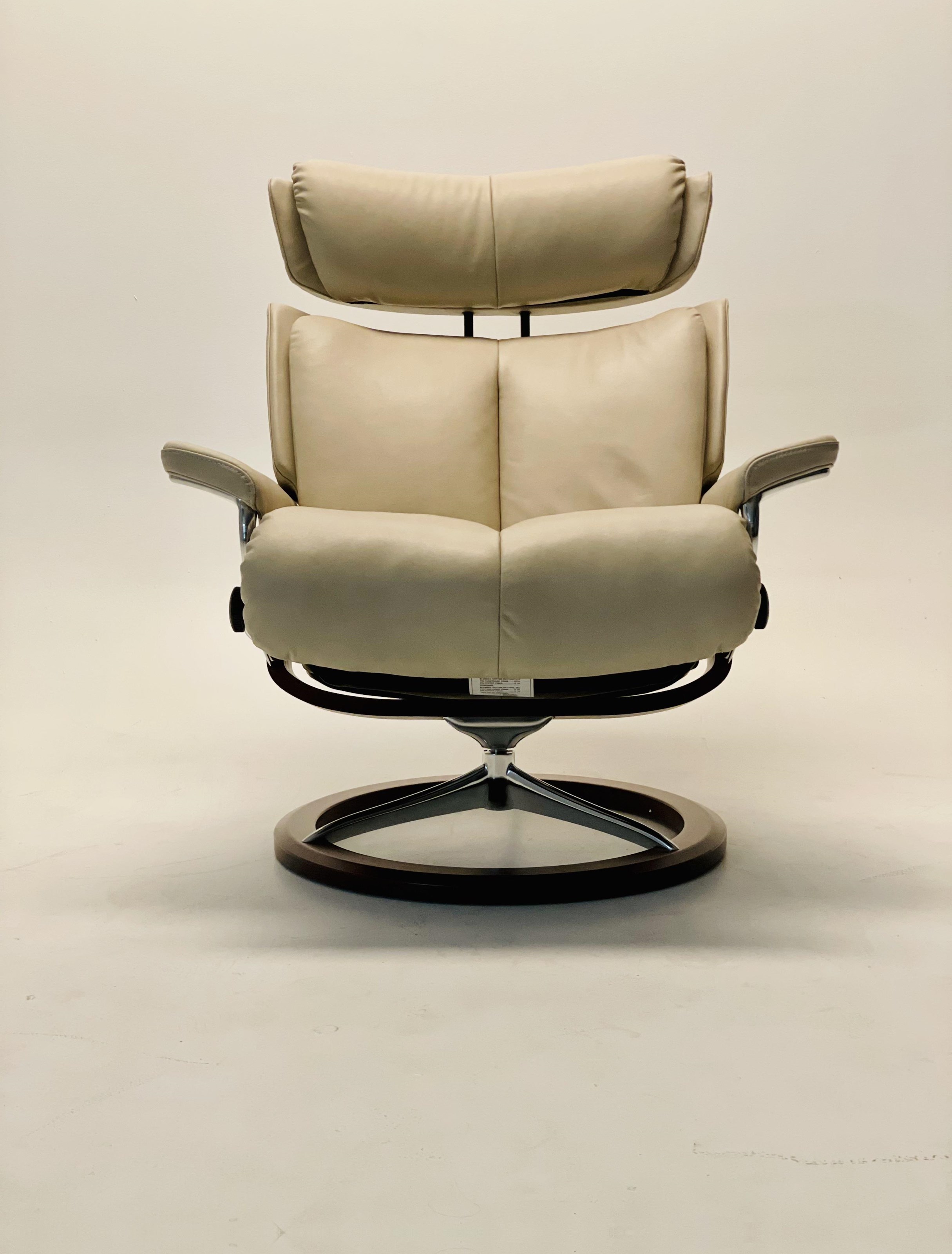 Stressless Magic 1143315-40 Medium Medium Magic Chair with Signature ...